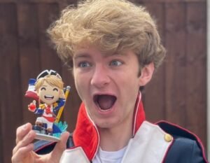 Tommyinnit Net Worth (2025) - Age, Height, Girlfriend, Income